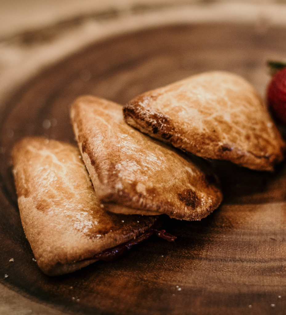 Mini Empanada de Guava – El Pavo Bakery